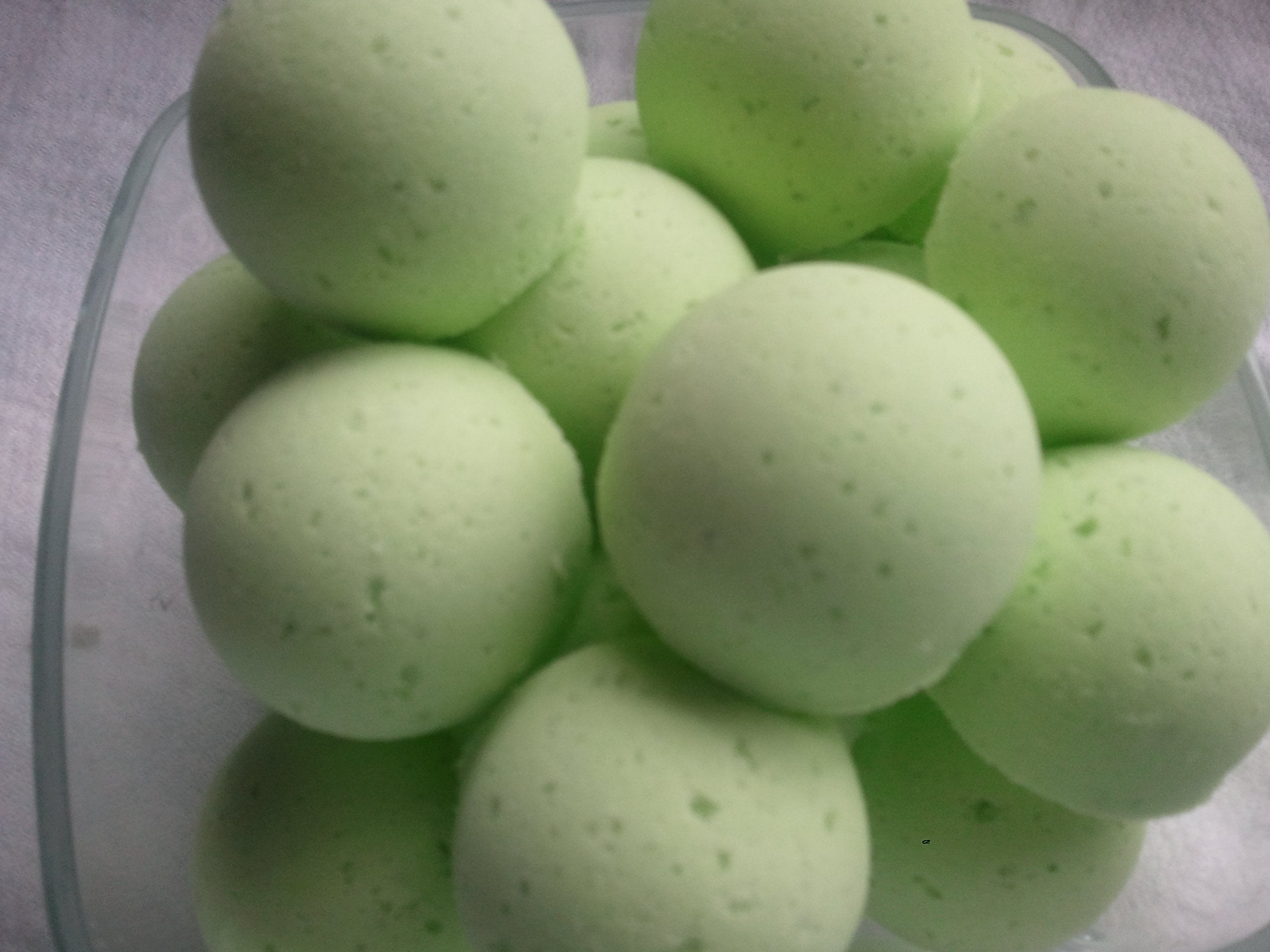 SpaPure CUCUMBER MELON Bath Bomb - 14 Bath Fizzies with Shea Butter ...